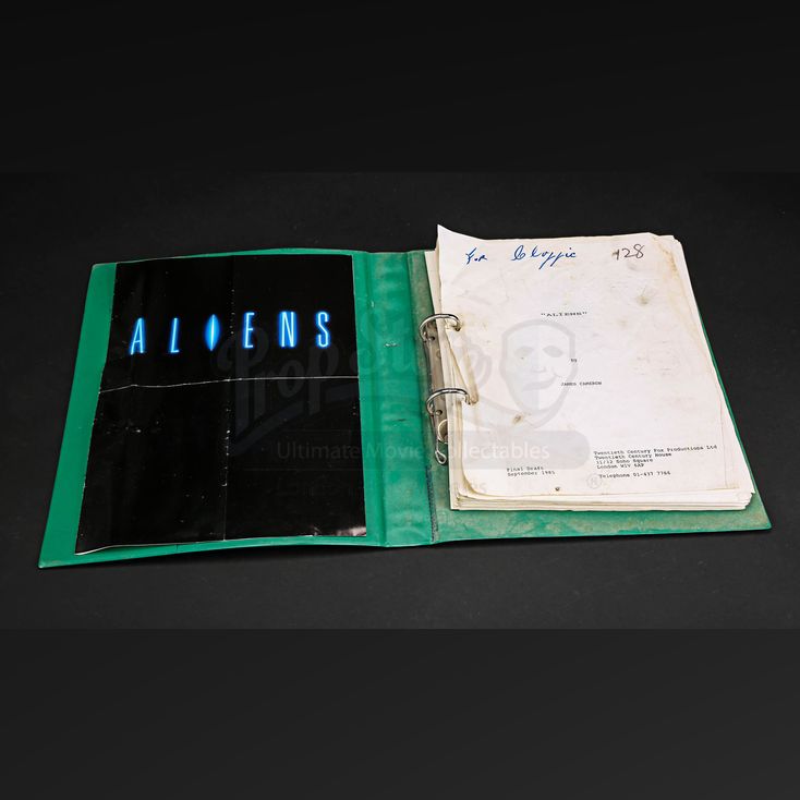 Script in Green Binder | ALIENS (1986)