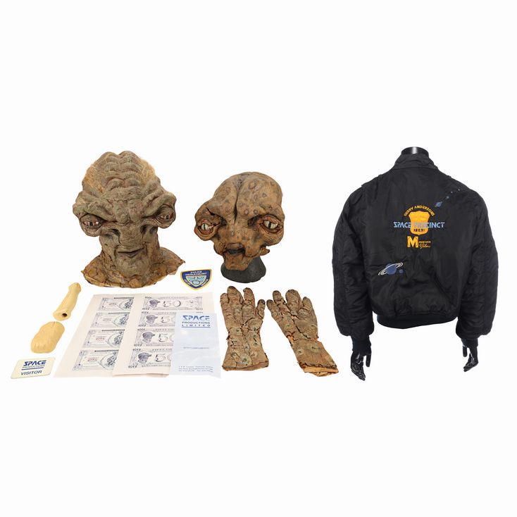 Lot #1533: SPACE PRECINCT (1994) - Two Creon Prosthetic Heads, Hands ...