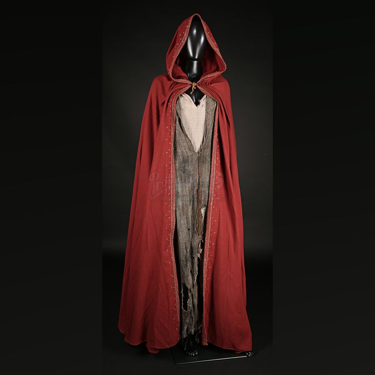 Guineveres (Keira Knightley) Red Cloak and Tunic | KING ARTHUR (2004)