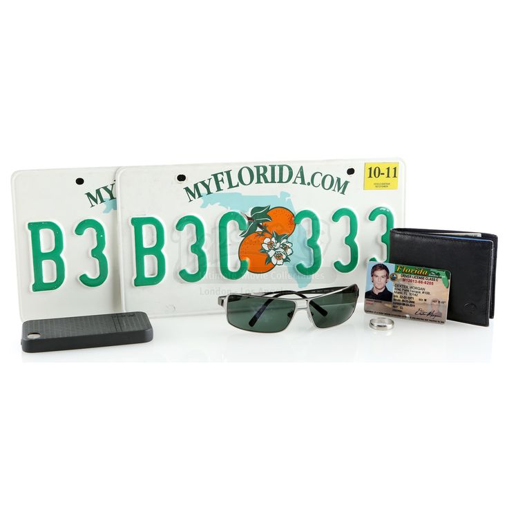 Dexter Morgans (Michael C. Hall) Personal Items | DEXTER (2006-2013)