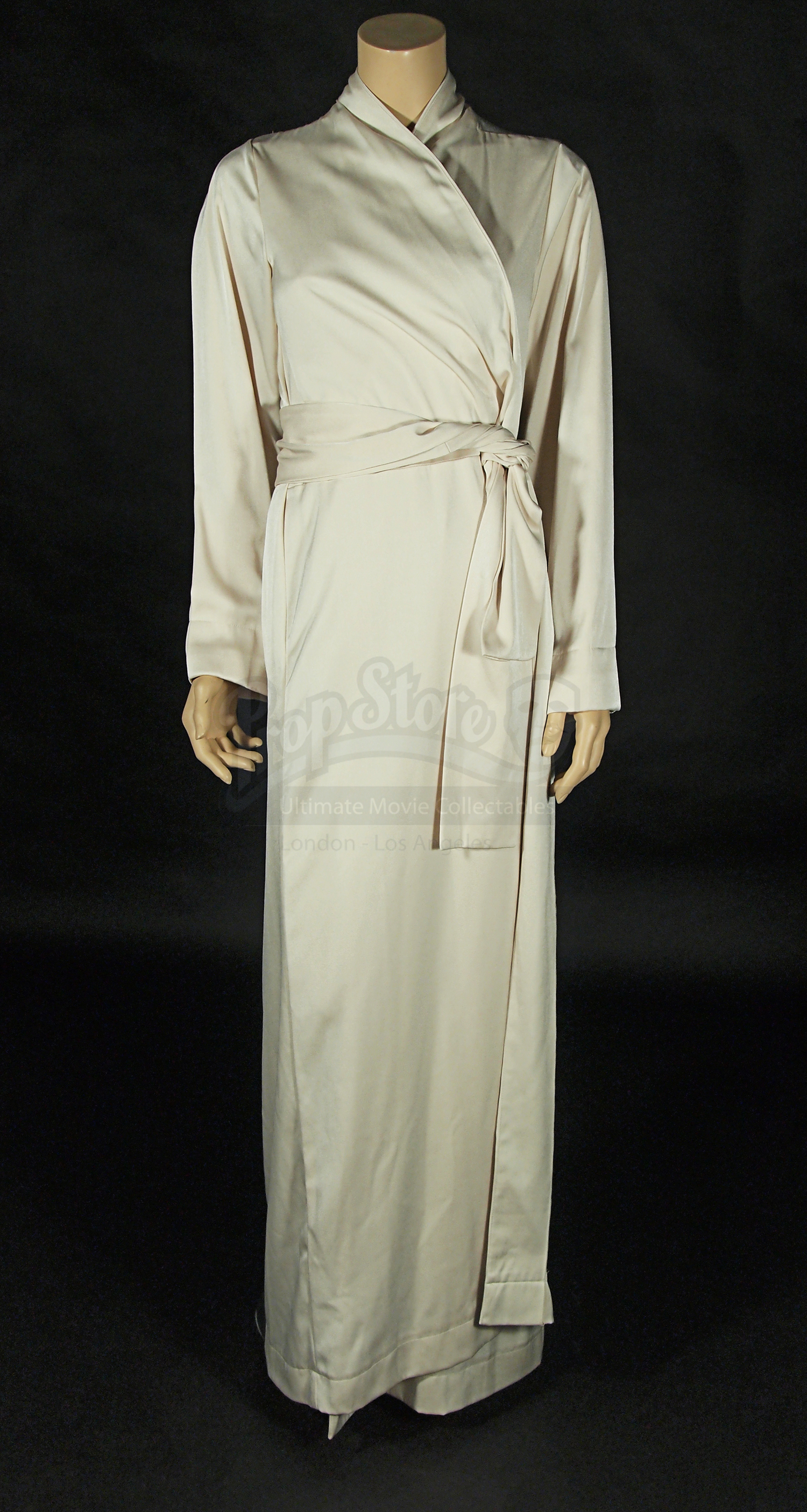 White Spa Dressing Gown | Prop Store - Ultimate Movie Collectables