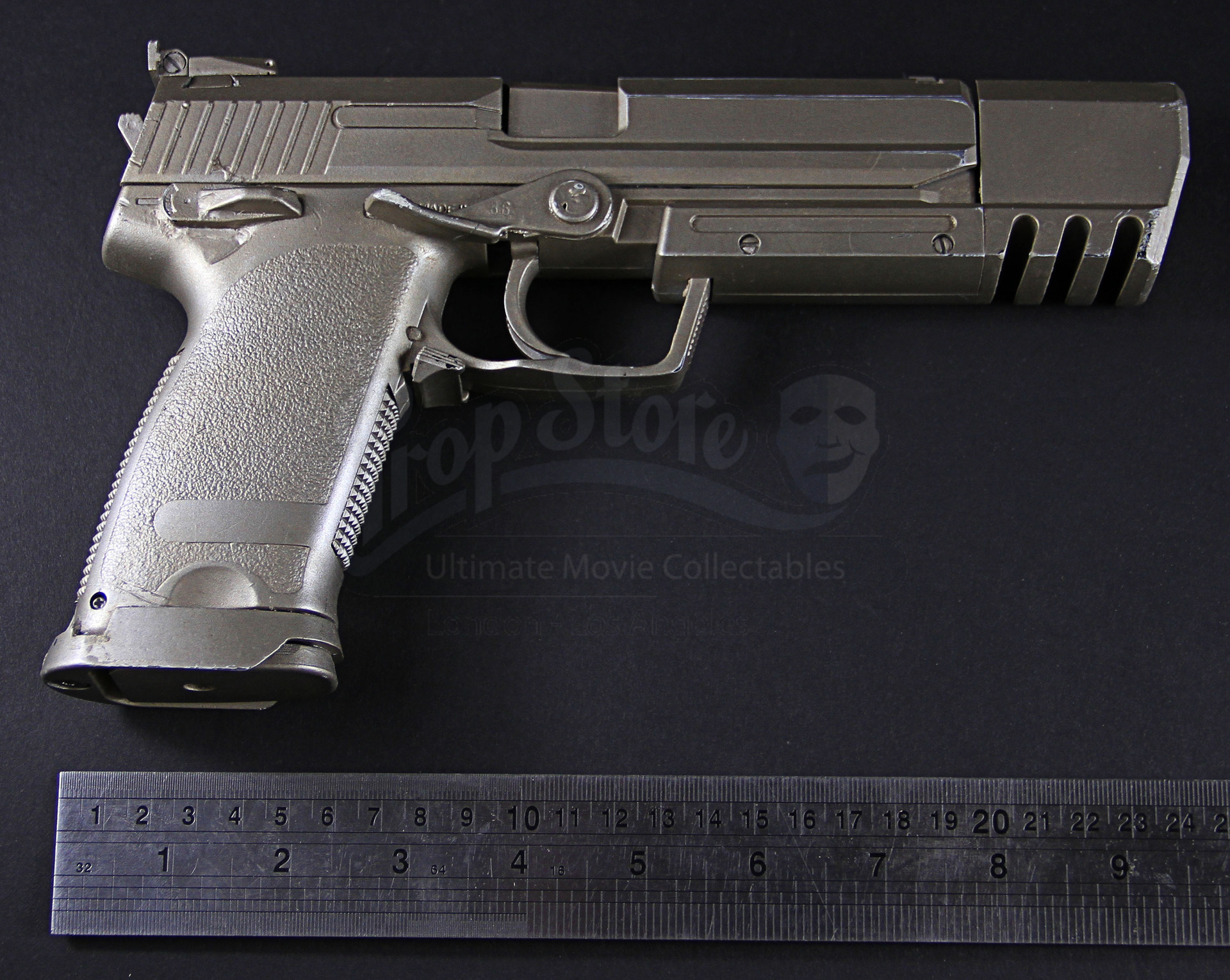 Lara Crofts (Angelina Jolie) Pistol Display | Prop Store - Ultimate ...