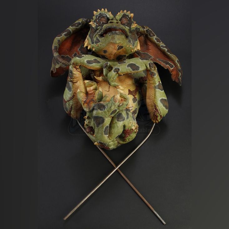 Lot 92 - Hatching Gremlin Puppet | GREMLINS 2: THE NEW BATCH (1990)