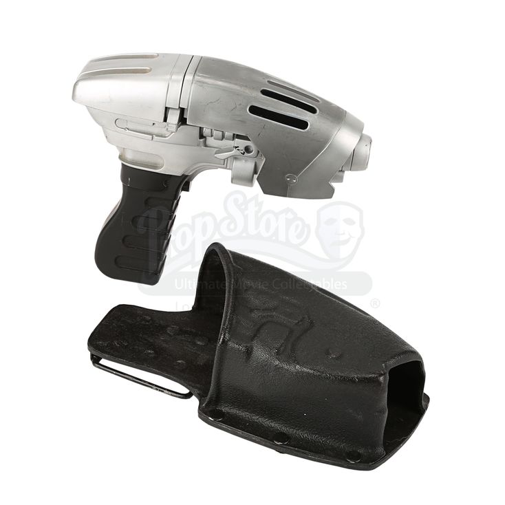 Starfleet Phase Pistol and Holster | STAR TREK: ENTERPRISE (2001-2005)