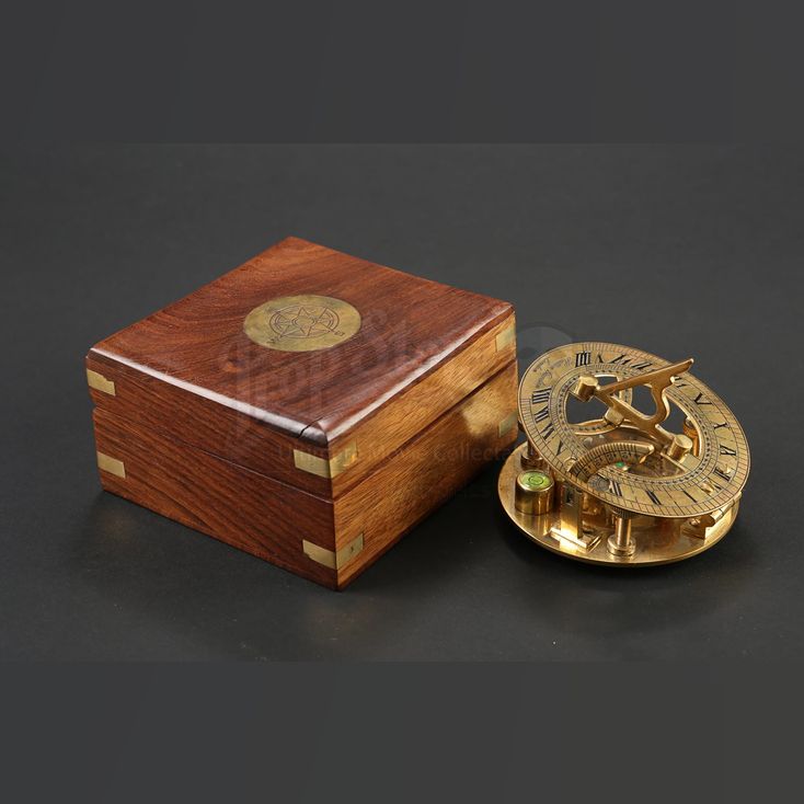 Sir Malcolm Murrays Compass | PENNY DREADFUL (2014-2016)