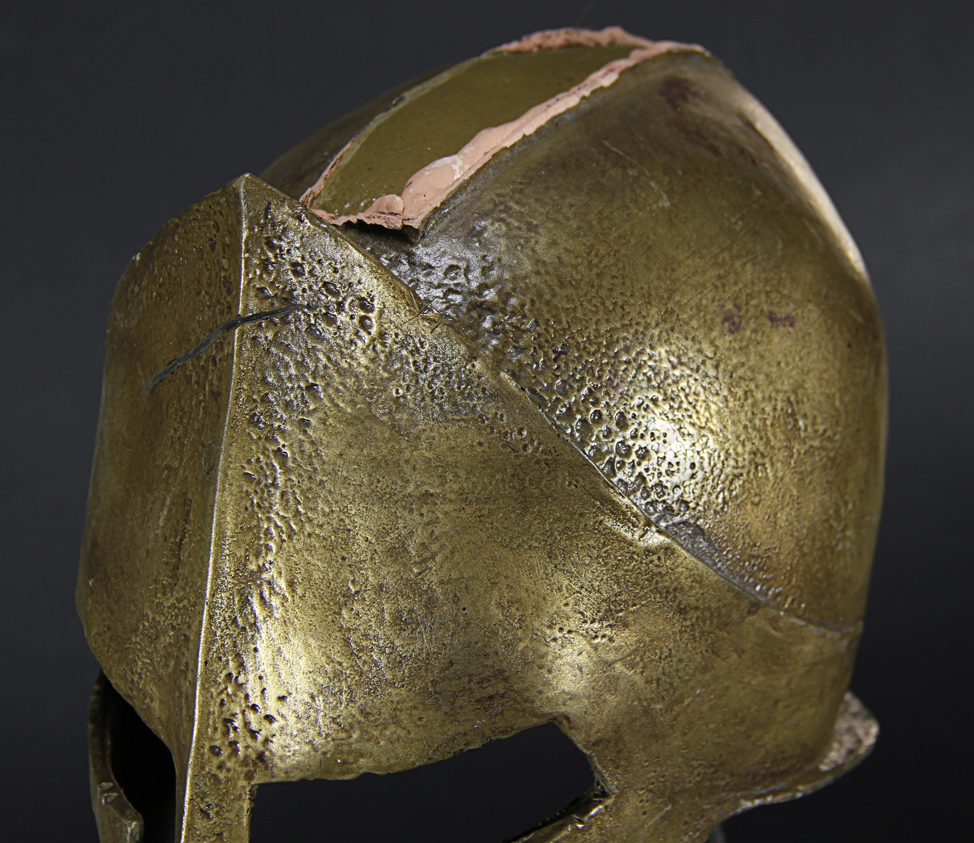 Leonidas (Gerard Butler) Screen-Matched Helmet | Prop Store - Ultimate ...