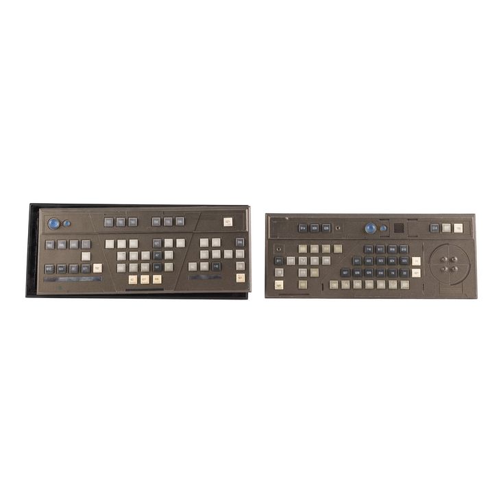 Lot # 1494: STAR TREK: ENTERPRISE (2001-2005) - Michael and Denise ...