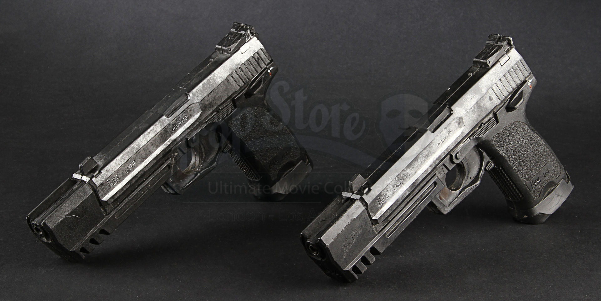 Lara Crofts (Angelina Jolie) Spinning HK USP Match Pistols Display ...