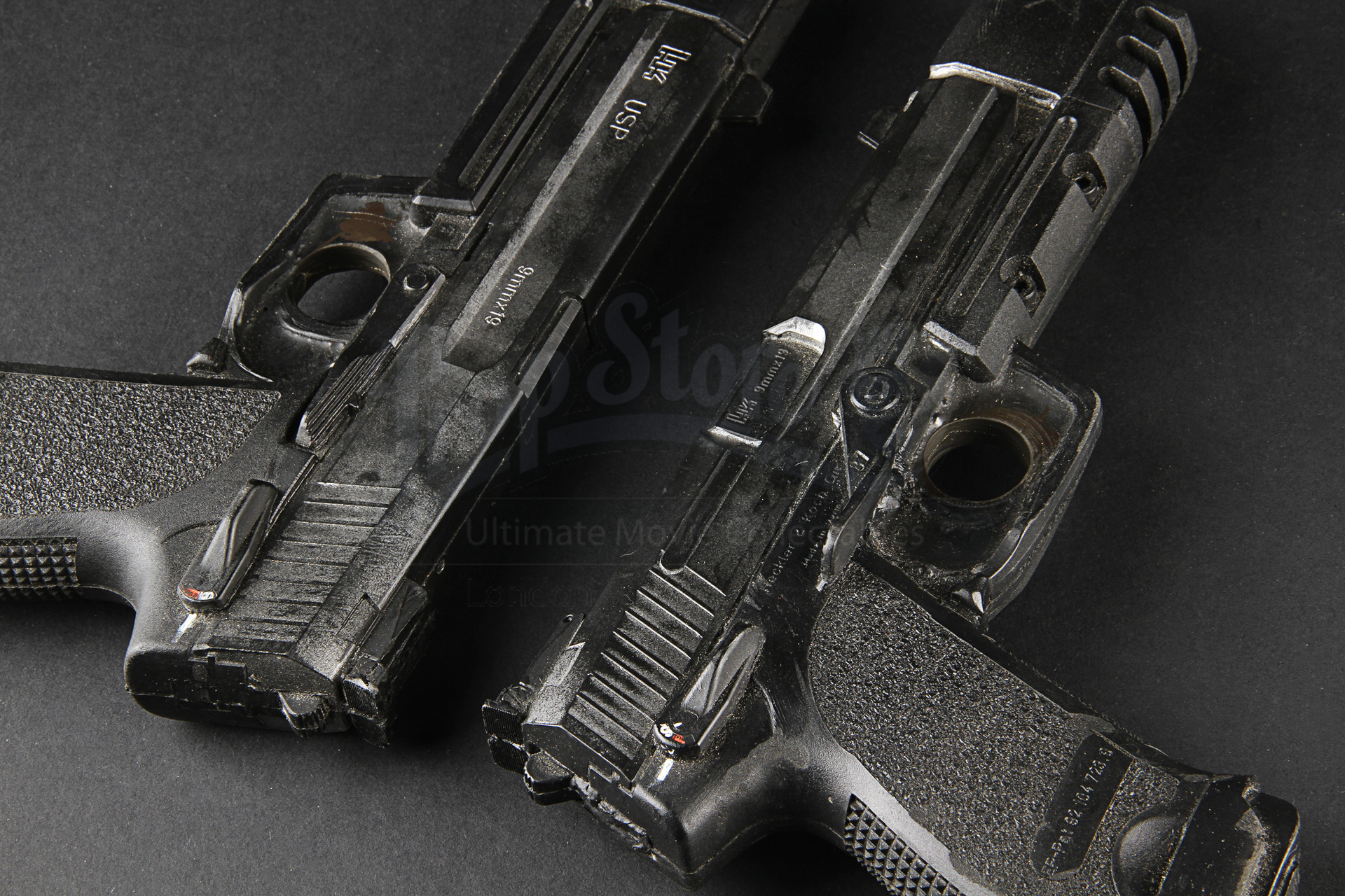 Lara Crofts (Angelina Jolie) Spinning HK USP Match Pistols Display ...