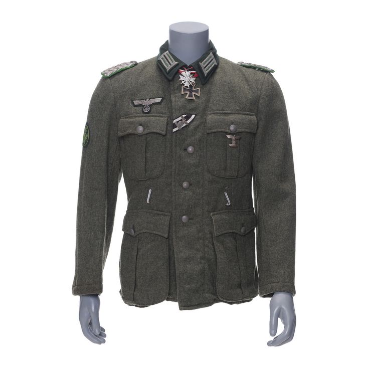 Lot 1049 - Major Konigs (Ed Harris) Tunic | ENEMY AT THE GATES (2001)