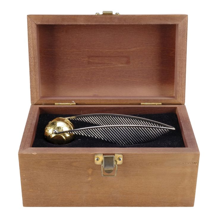 Lot 654 - Golden Snitch Crew Gift | HARRY POTTER AND THE SORCERER'S ...