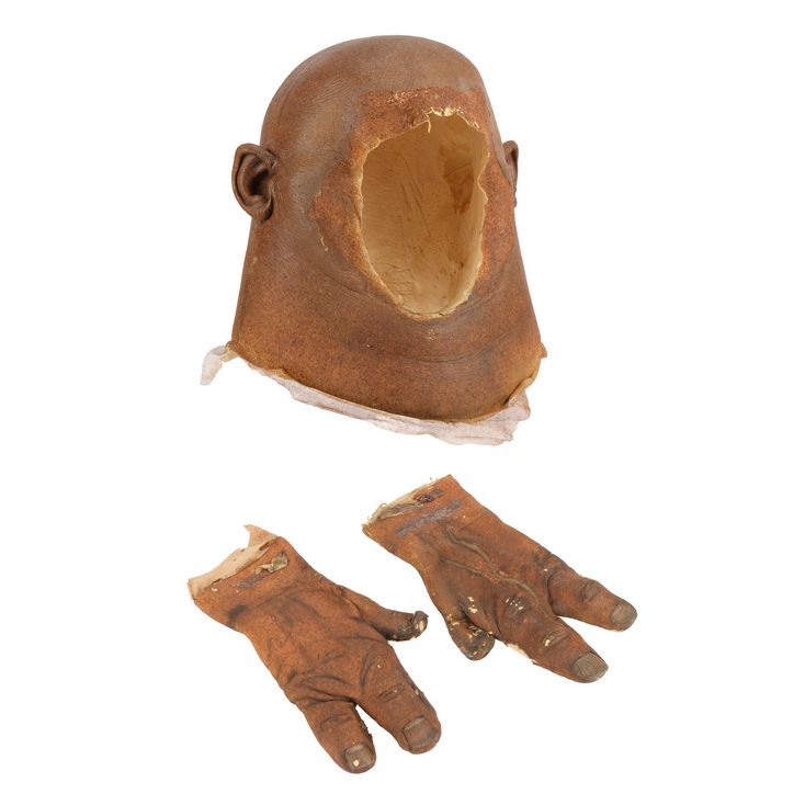 Lot # 581: DOCTOR WHO (2005 - PRESENT) - Sontaran Headpiece and Hands