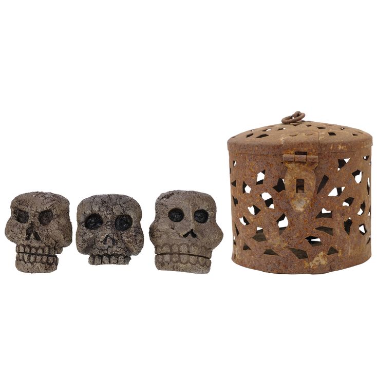 Lot #787 - FROM DUSK TILL DAWN (1996) - Three Skull Heads with Wall Sconce
