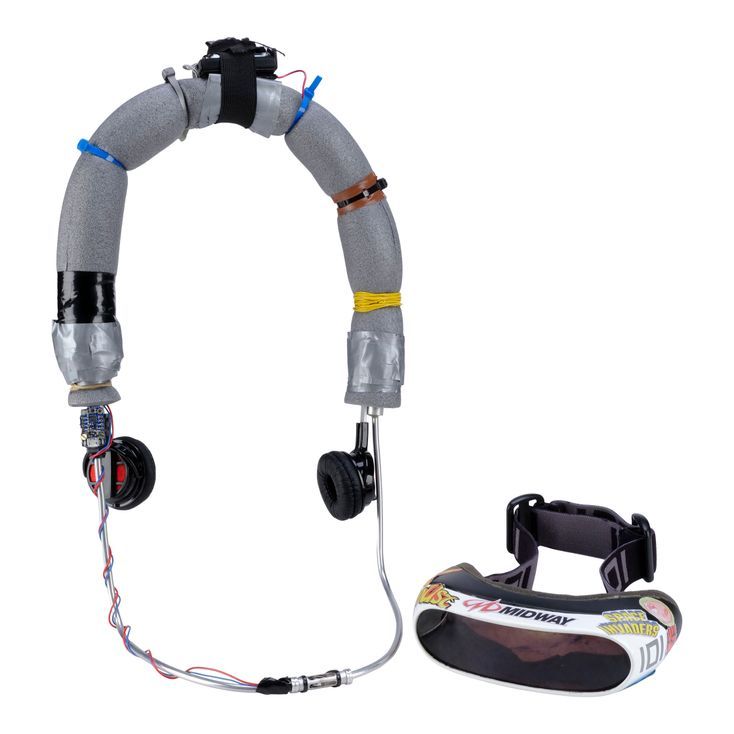 277. Wade Parzival Watts' (Tye Sheridan) Light-Up VR Headset and Face ...