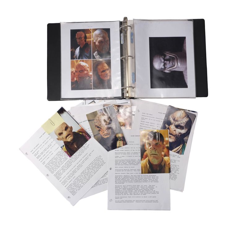 Lot # 535: BABYLON 5 (1994-1998) - Season 1 Production Bible and Alien ...