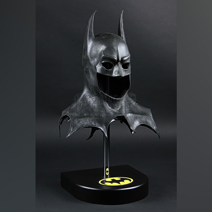Batmans (Michael Keaton) Prototype Cowl Display | BATMAN (1989)