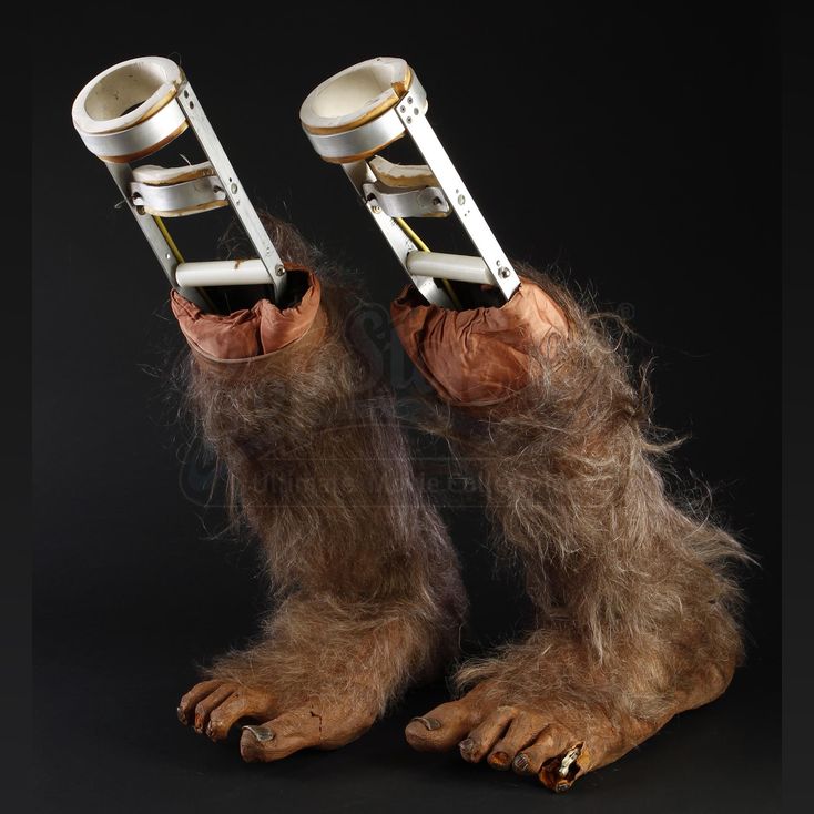 Lot 37 - Harrys Insert Legs | HARRY AND THE HENDERSONS (1987)
