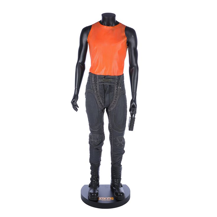 Korben Dallas (Bruce Willis) Costume Display | FIFTH ELEMENT, THE (1997)