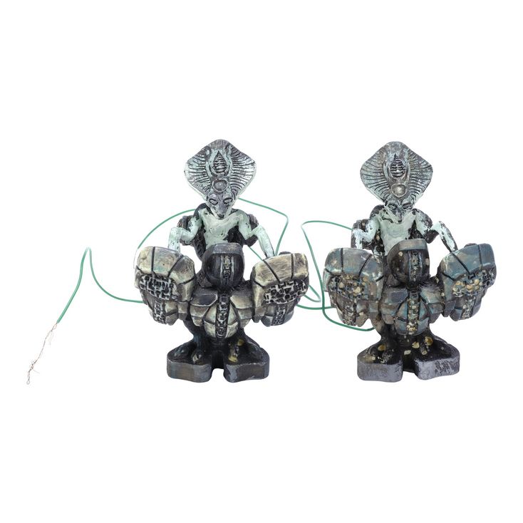 Lot #916 - INDEPENDENCE DAY (1996) - Two Console-Bound Harvester Model ...