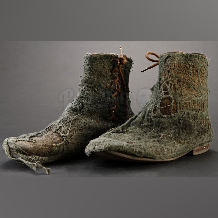 Pair of Dwergi Boots | VAN HELSING (2004)