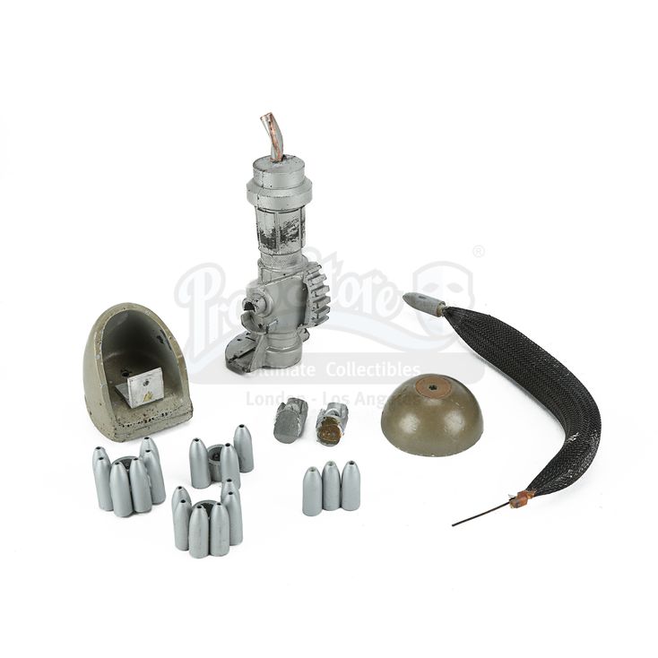 Damaged Robot Pieces | I, ROBOT (2004)