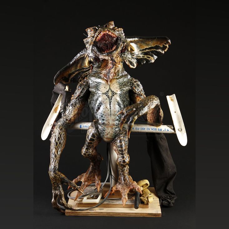 Lot 130 - Mohawk Puppet | GREMLINS 2: THE NEW BATCH (1990)