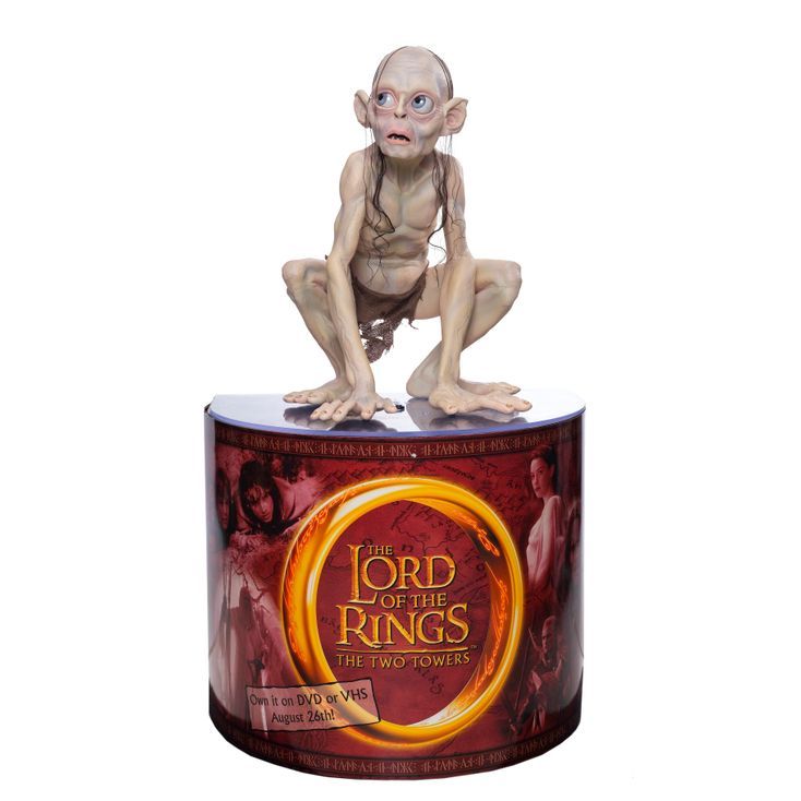 Lot 887. Life-Size Gollum Statue In-Store Display | LORD OF THE RINGS ...