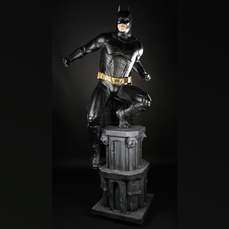 Life-Size Promotional Batman Statue | BATMAN BEGINS (2005)