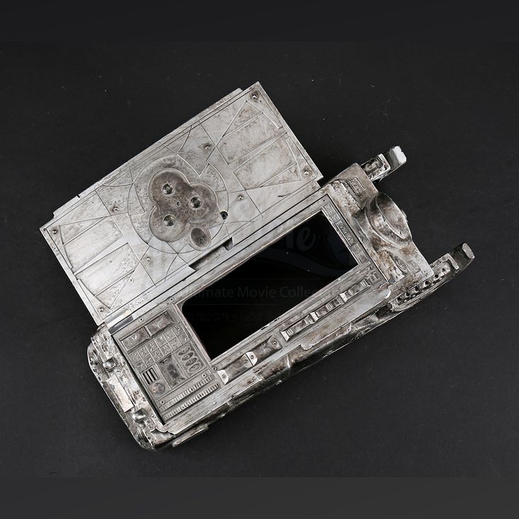 Predator Wrist Gauntlet | AVP: ALIEN VS. PREDATOR (2004)