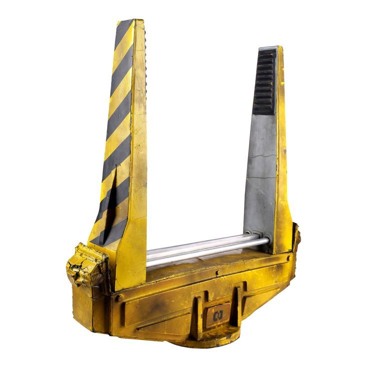 Lot 9. Full-Size Power Loader Claw | ALIENS (1986)