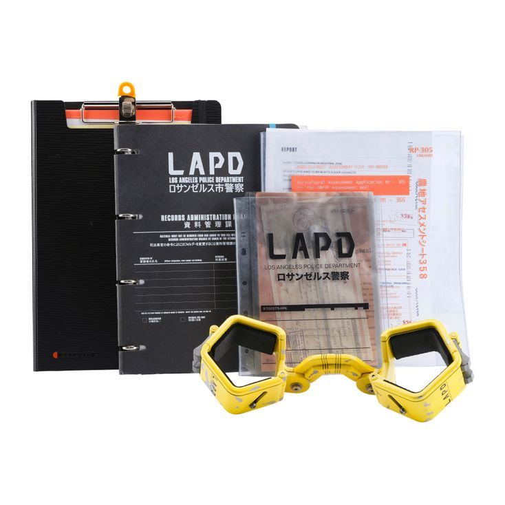 22. LAPD Handcuffs and File Folders ### BLADE RUNNER 2049 (2017)