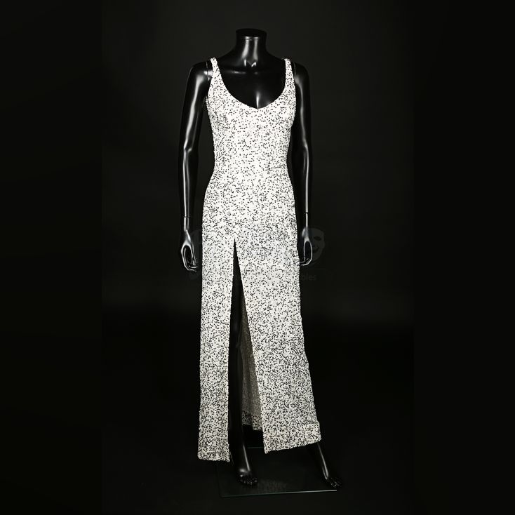 Marilyn Monroes (Michelle Williams) Dress | MY WEEK WITH MARILYN (2011)