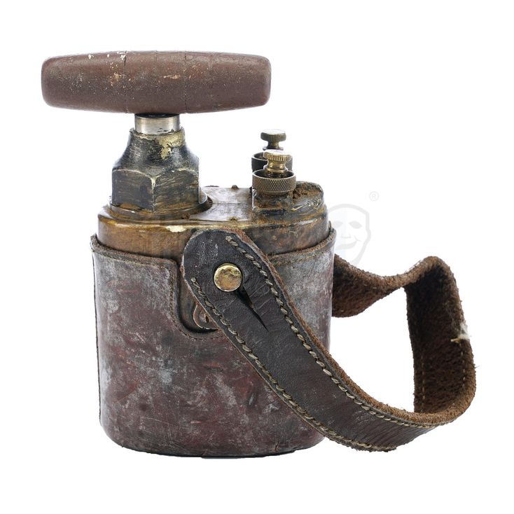 Four Leaf Taybacks (Nick Nolte) Explosives Plunger | TROPIC THUNDER (2008)