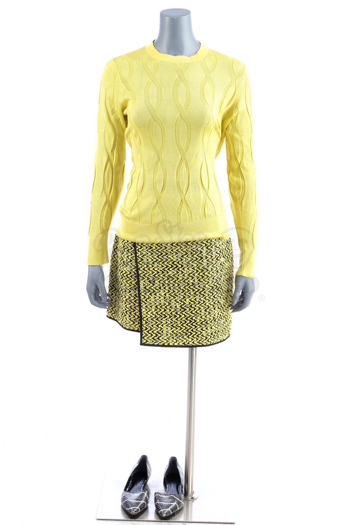 Lot # 146: MARVEL'S JESSICA JONES (TV SERIES) - Trish Walker's Radio ...