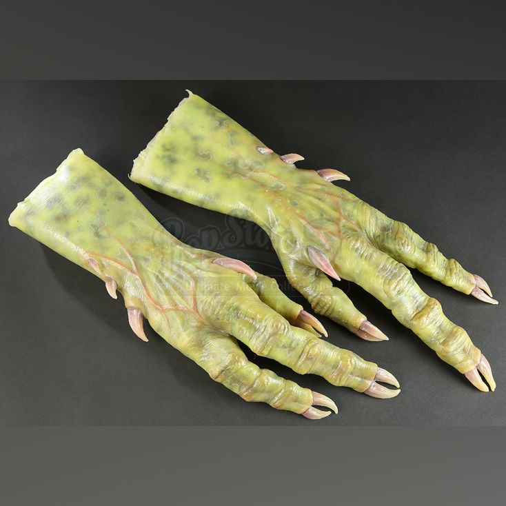 Green Alien Arms | MEN IN BLACK 3 (2012)