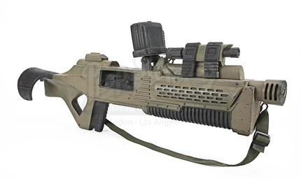 Marine M590 Assault Rifle and M-70 Pistol | Prop Store - Ultimate Movie ...