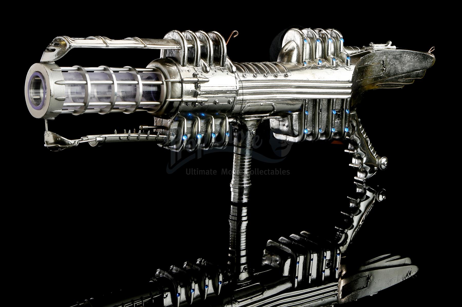 Mr. Freezes (Arnold Schwarzennegar) Light-Up Freeze Gun | BATMAN ...