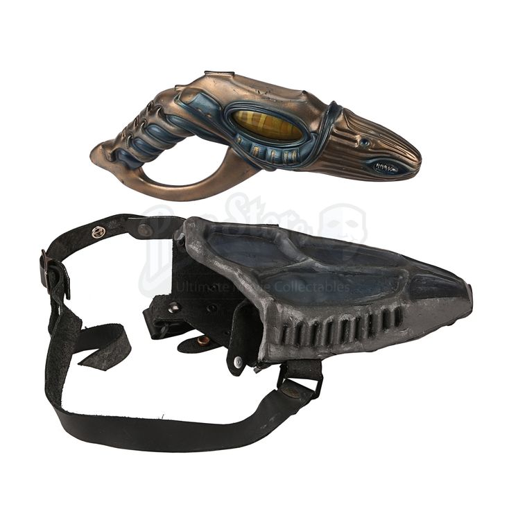 Wraith Stunner Pistol and Holster | STARGATE ATLANTIS (2004-2009)