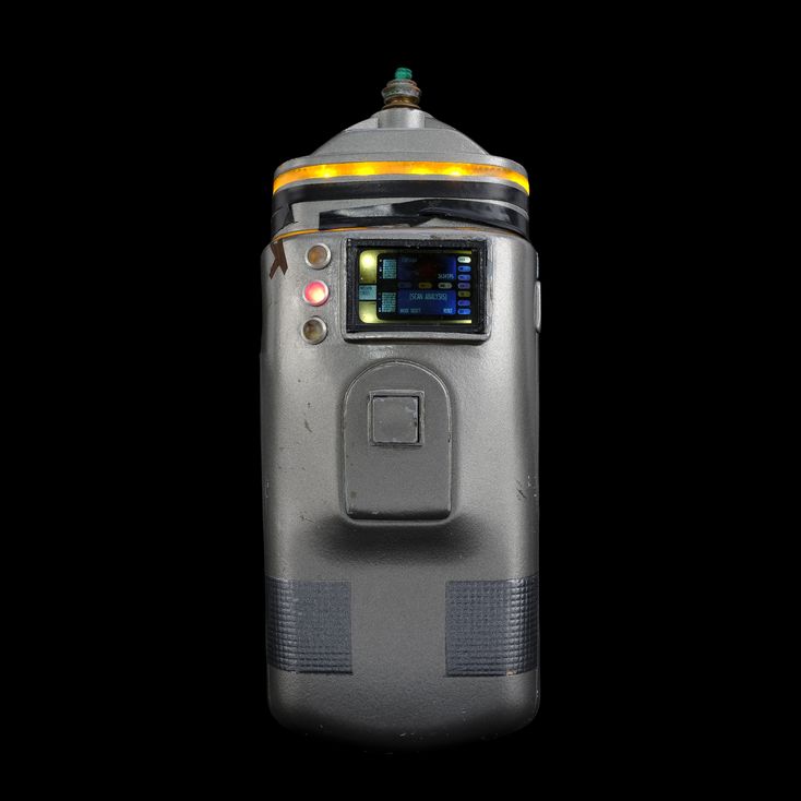 Lot 866 - Light-Up Starfleet Medical Scanner | STAR TREK: VOYAGER (TV ...