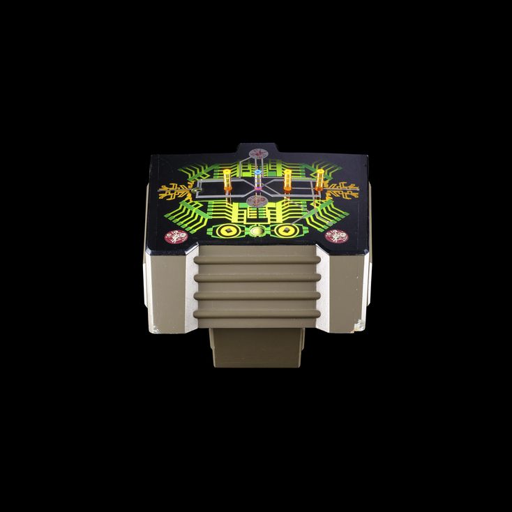 Lot #381 - STAR TREK: DEEP SPACE NINE (1993-1999) - Cardassian ...