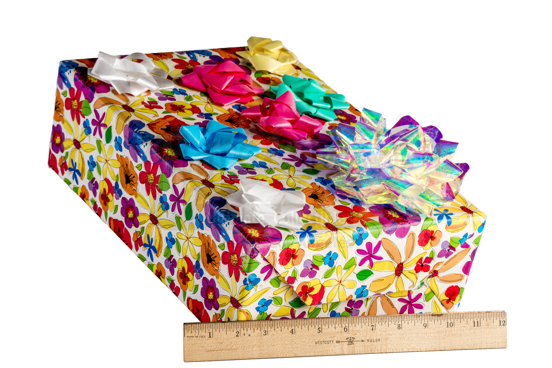 Lillians (Maya Rudolph) Gift Box | Prop Store - Ultimate Movie Collectables