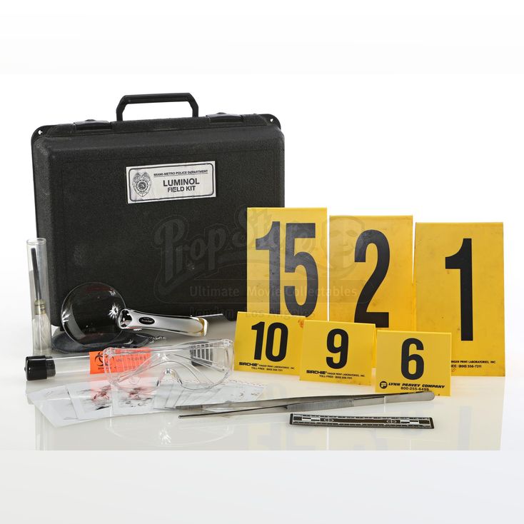 Dexter Morgans (Michael C. Hall) Forensic Items | DEXTER (2006-2013)