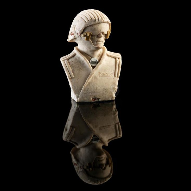 Bespin Cloud Car Pilot Master Sculpture | STAR WARS: EPISODE V - THE ...