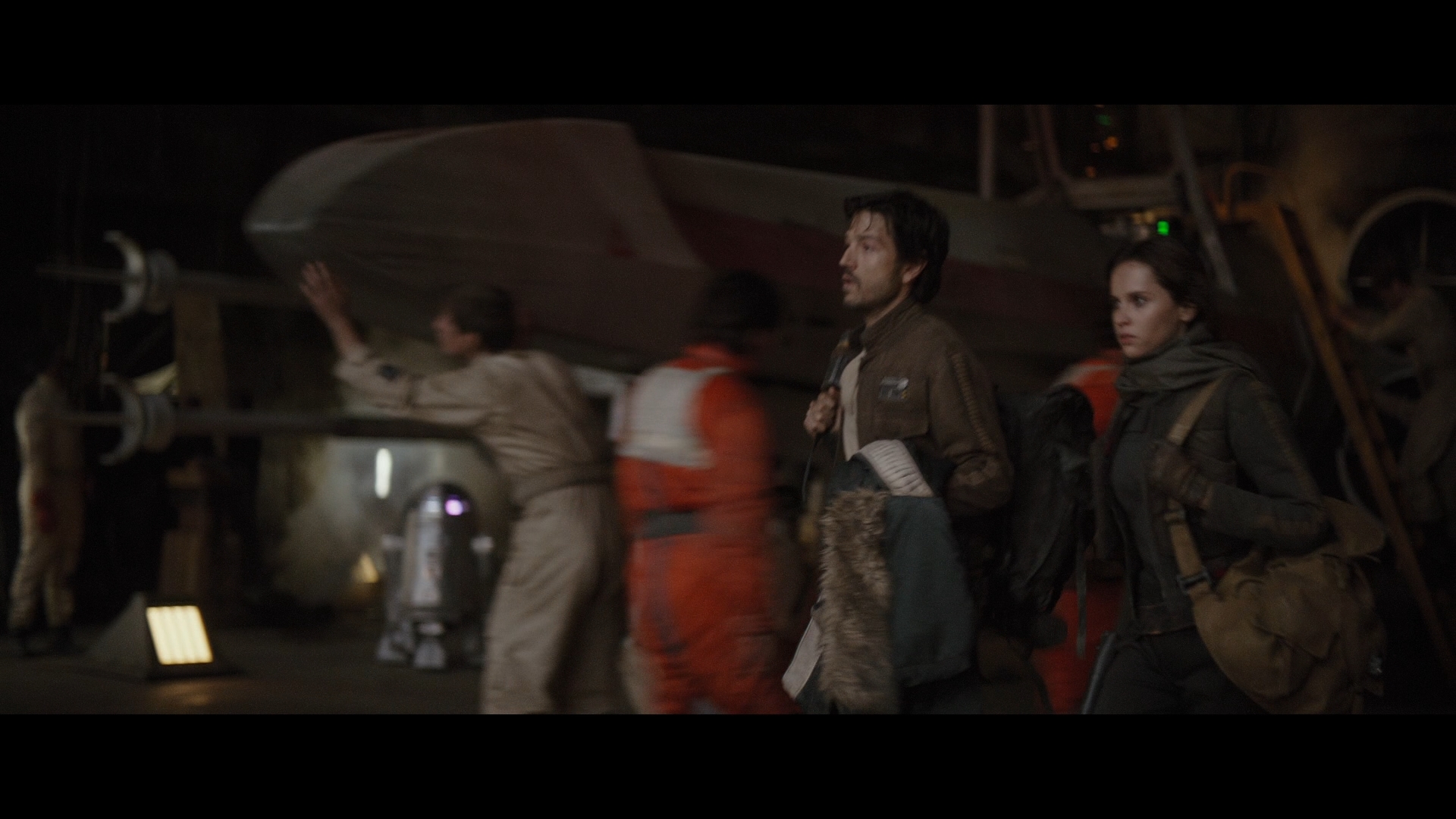 Light-Up Remote Control R2-BHD Droid | STAR WARS: THE LAST JEDI (2017)