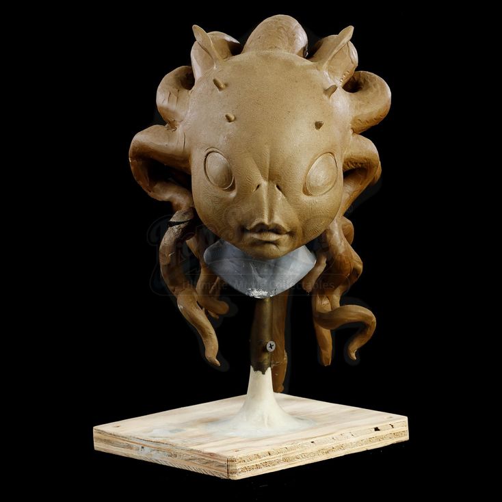 Lot 189 - Redgick Baby Alien Head Maquette | MEN IN BLACK (1997)