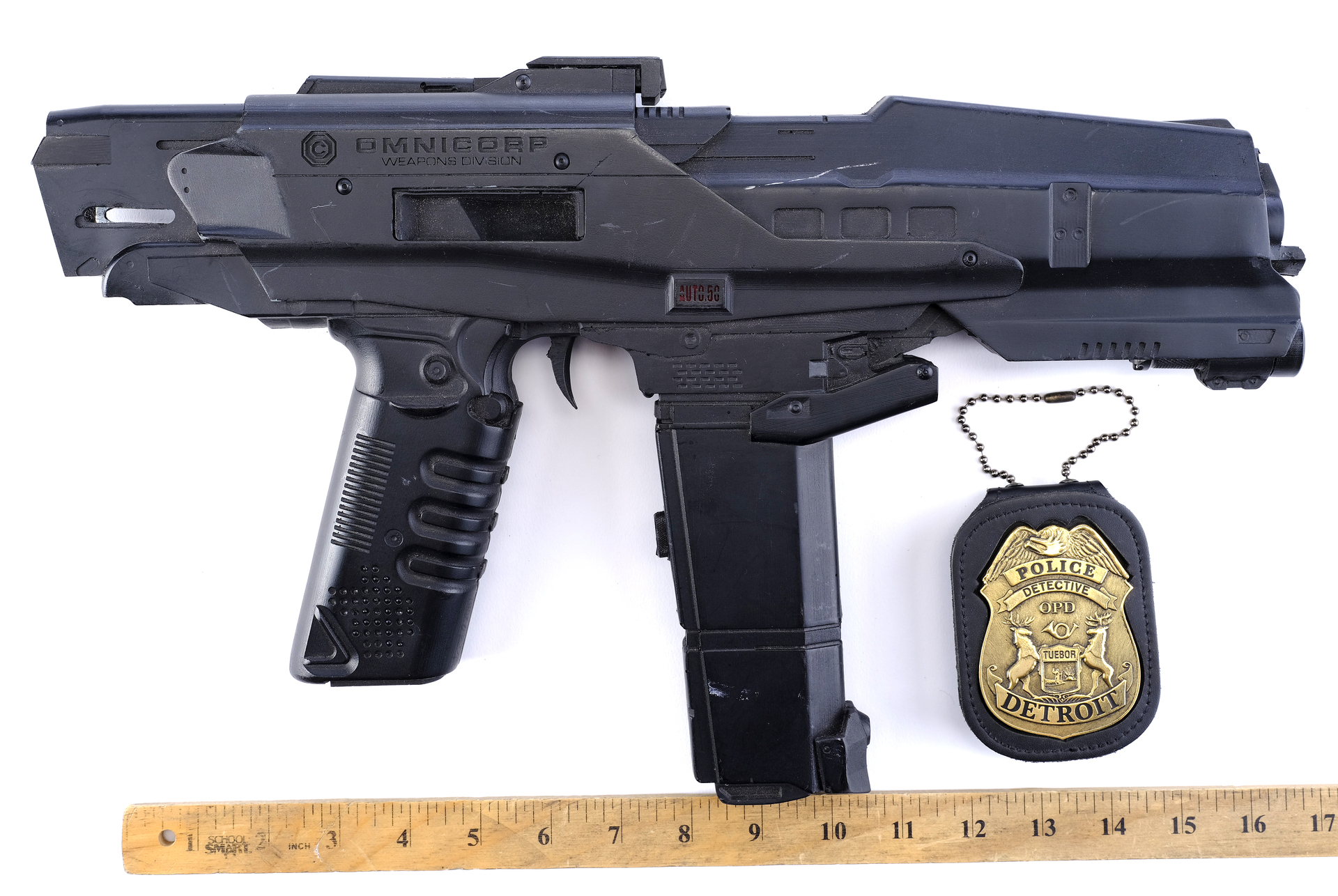 Lot 303 - RoboCops Stunt-Modified M2 Battle Rifle and Police Badge ...
