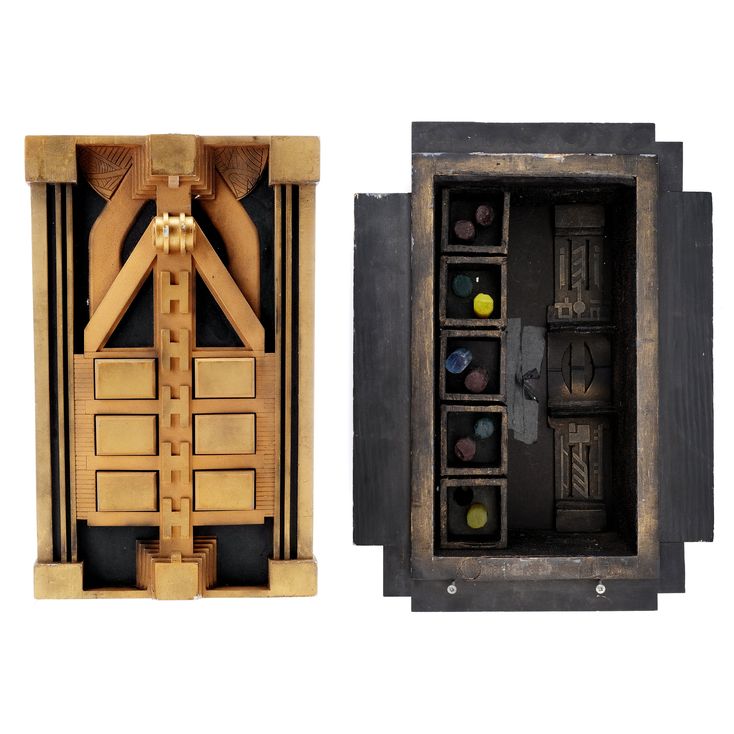 Lot 1406 - Goauld Ship UGDO Panel | STARGATE SG-1 (TV SERIES, 1997-2007)