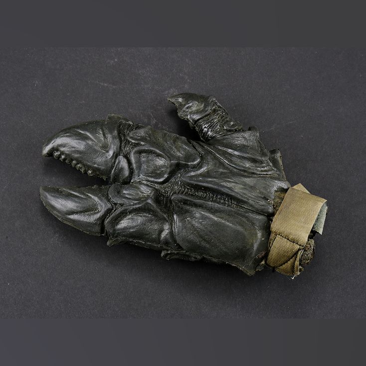 Ovion Alien Glove | BATTLESTAR GALACTICA (1978)