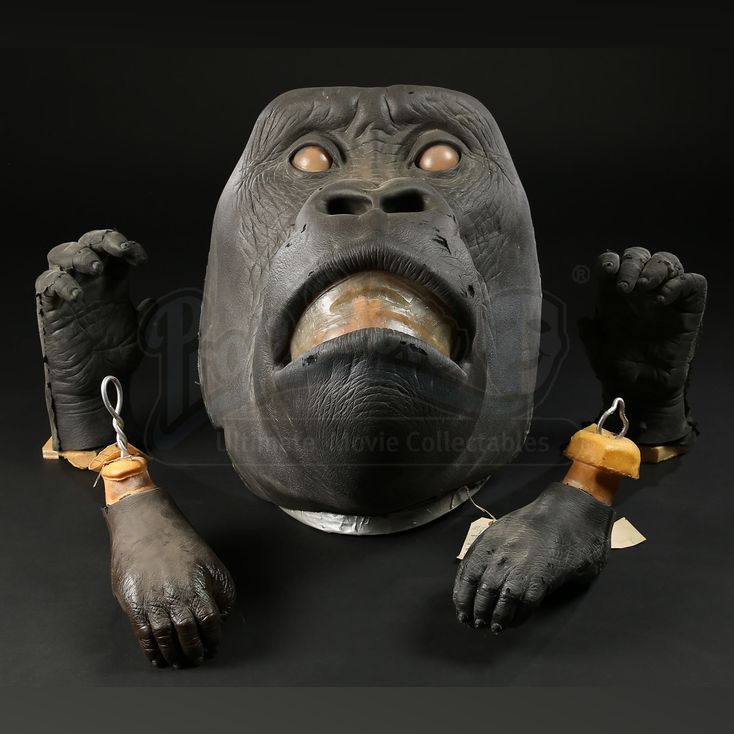 Hands, Feet, and Large Joe Face | MIGHTY JOE YOUNG (1998)