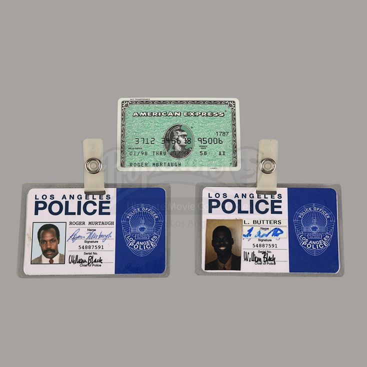 Detective Murtaughs (Danny Glover) ID and Credit Card, and Lee Butters ...